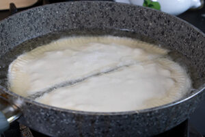 Chebureki / Tschebureki Rezept mit Hackfüllung | Oma's Rezept