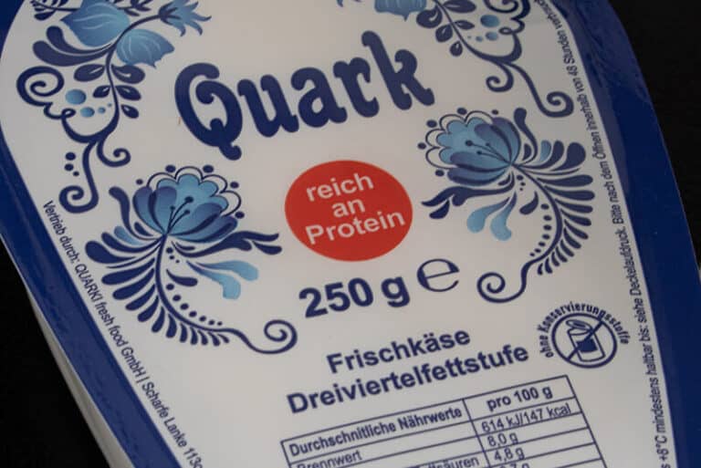 Syrniki - klassisches Quarkpfannkuchen Rezept | Einfach & schnell